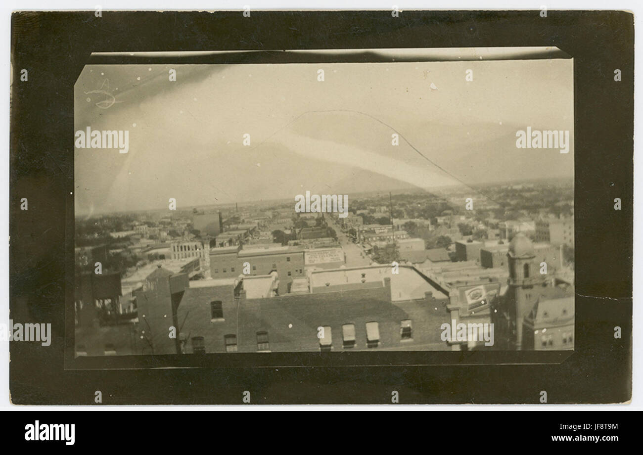 Birds eye view sprawling downtown hi-res stock photography and images ...