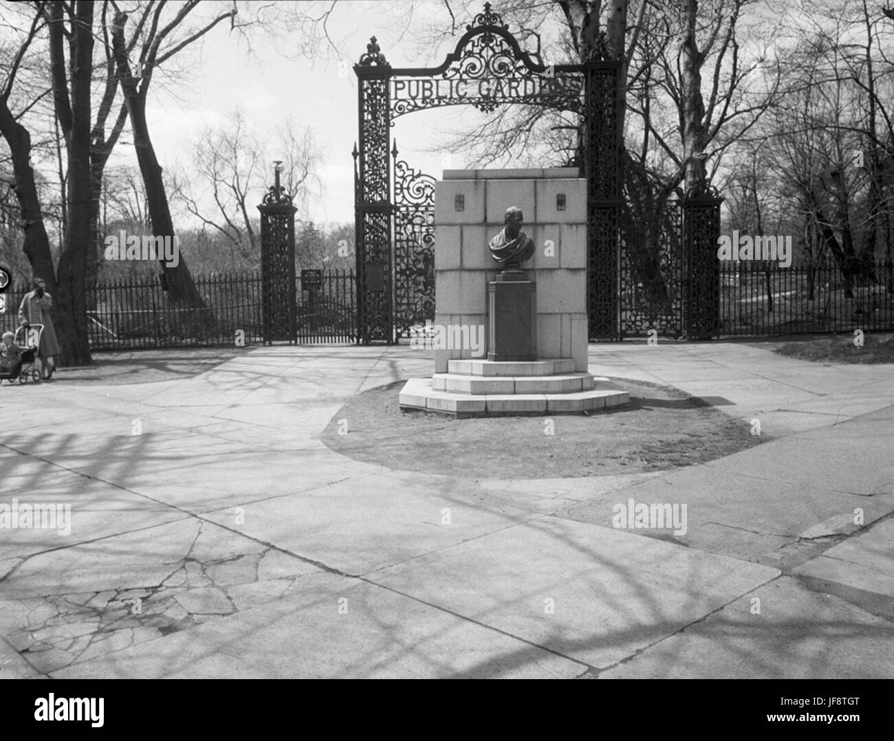 Glimpse ancient buildings in Black and White Stock Photos & Images - Alamy