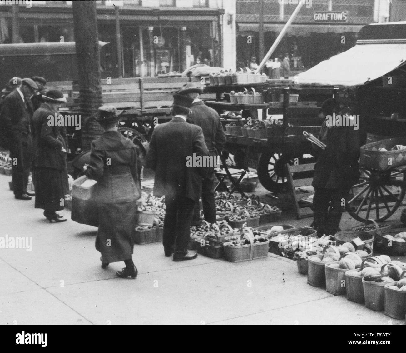Farmers 1920 High Resolution Stock Photography and Images - Alamy