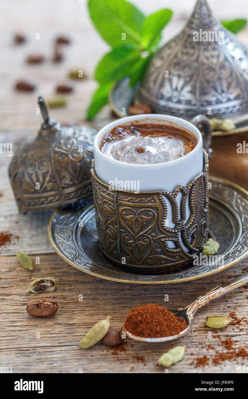 Black cardamom cardamom hi-res stock photography and images - Alamy