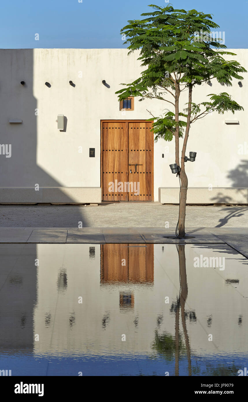 Views around courtyard over water feature. Mohammed Bin Jassim House ...