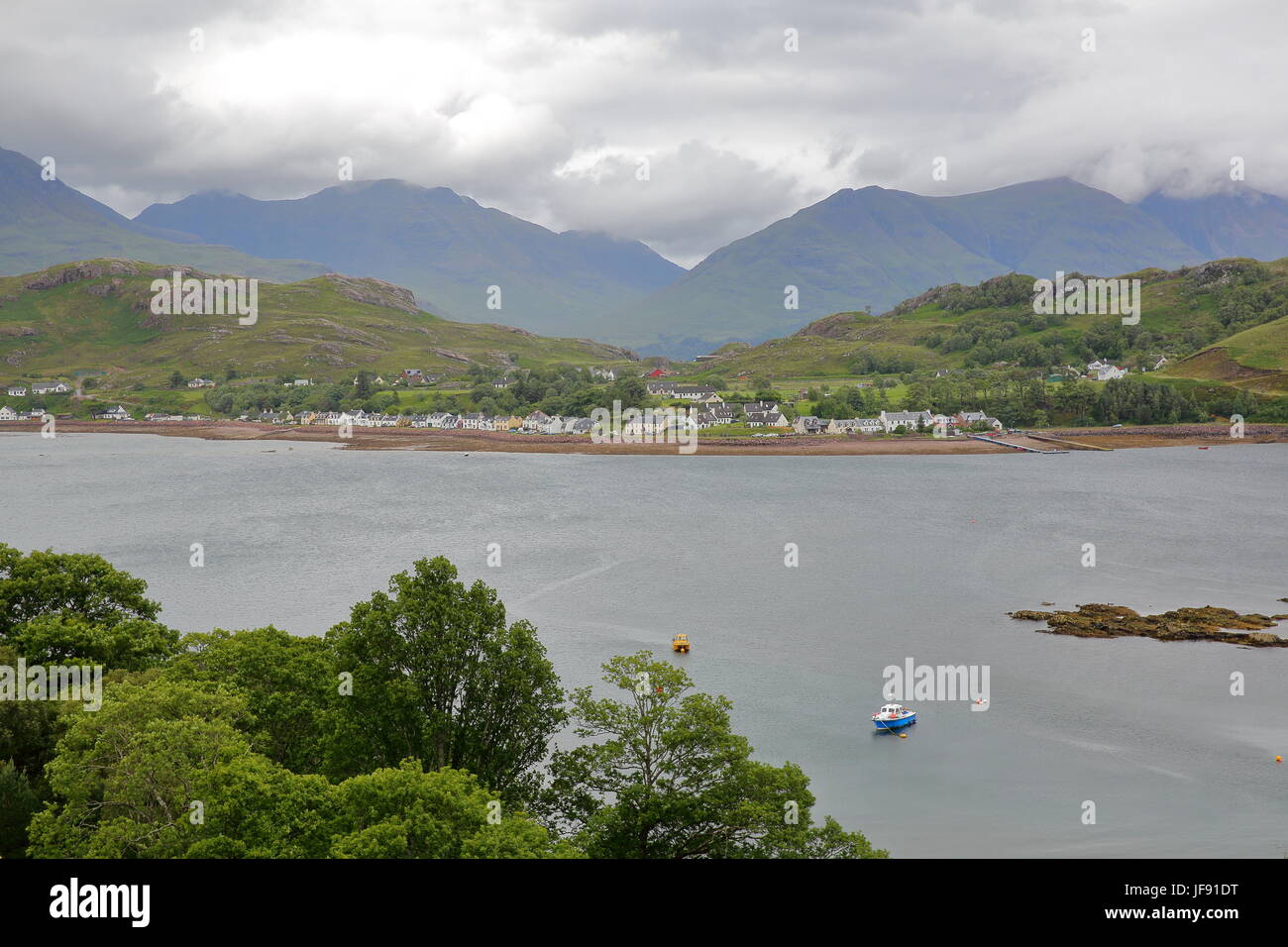 Road to shieldaig hi-res stock photography and images - Alamy