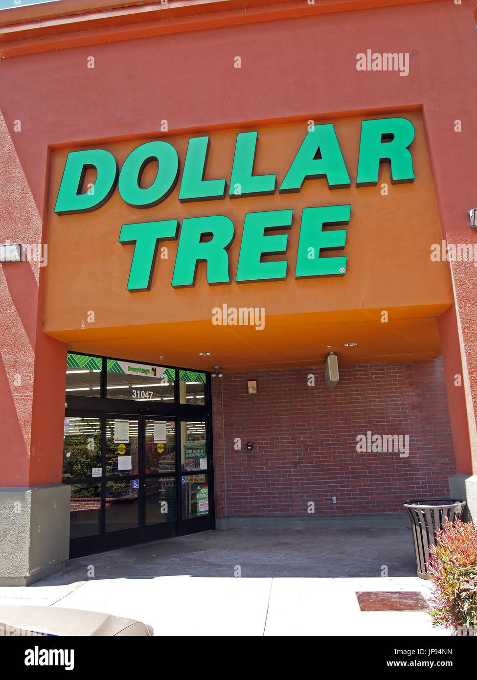 The dollar store hi-res stock photography and images - Alamy