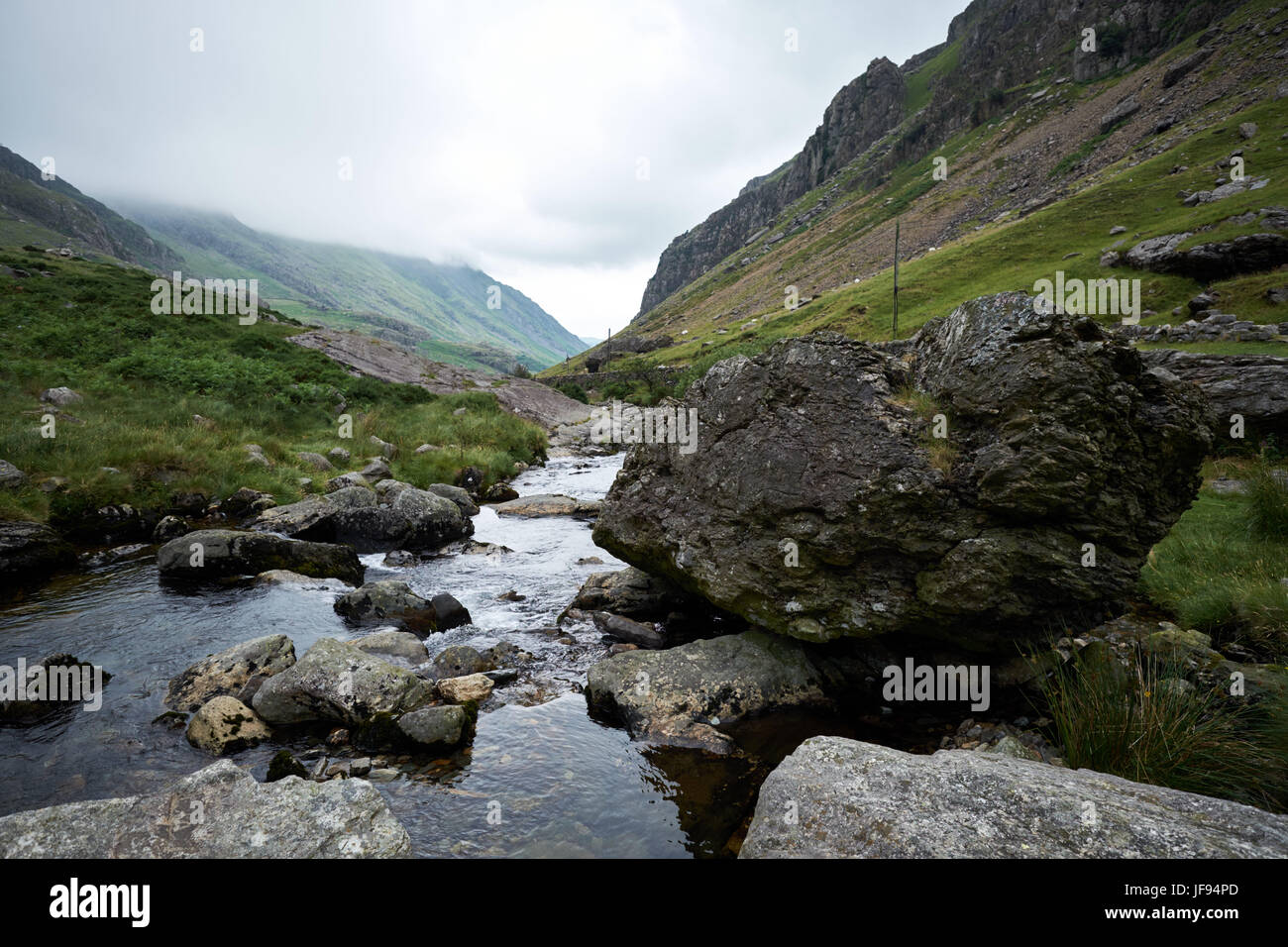 UK, Wales, Snowdonia, Pass of Llanberis, Pont, y, Gromlech, Afon Nant ...
