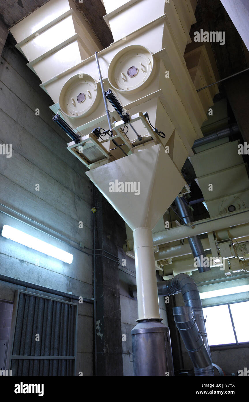 Inside silo hi-res stock photography and images - Alamy