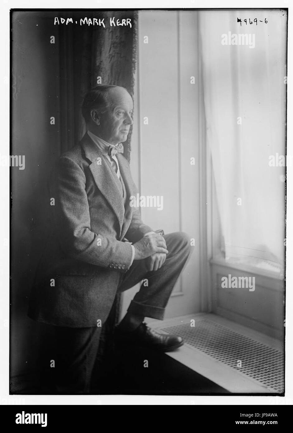 Naval uniform photograph hi-res stock photography and images - Alamy