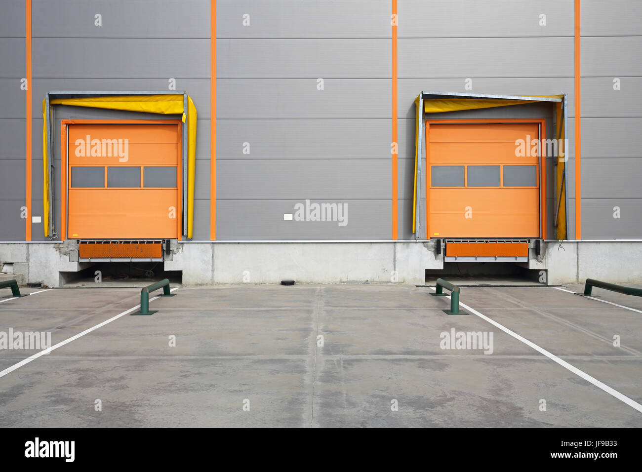 Shipping dock loading hi-res stock photography and images - Alamy