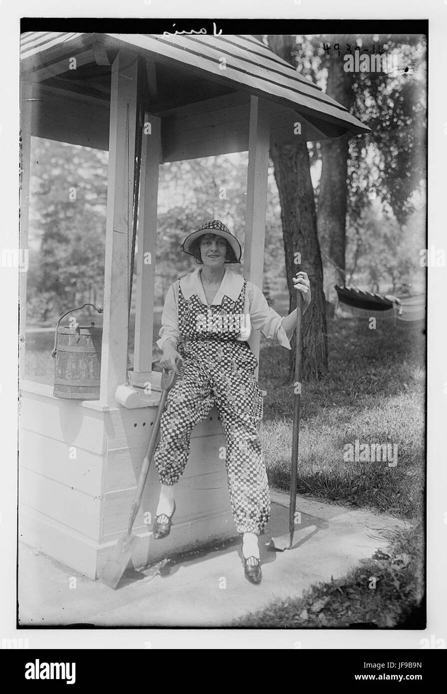Female singer 1960s hi-res stock photography and images - Alamy