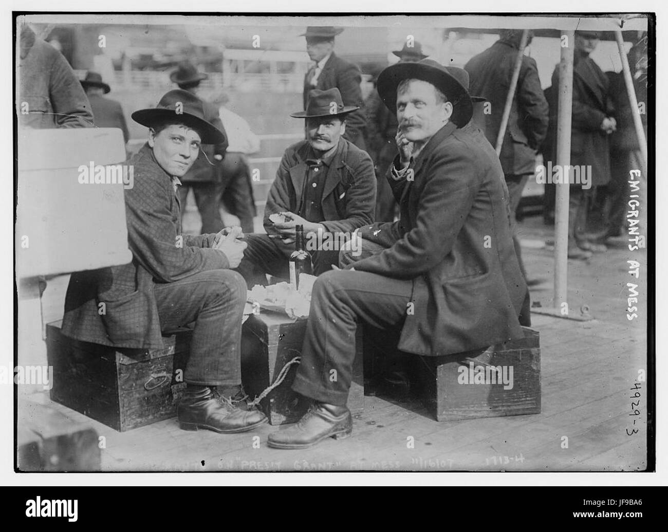 Emigrant ship 19th century hi-res stock photography and images - Alamy