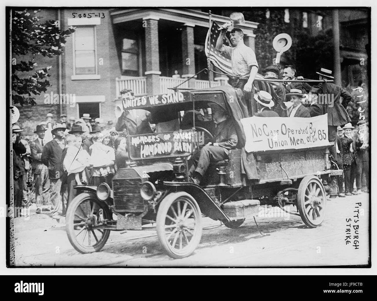 Demonstrating strikers hi-res stock photography and images - Alamy