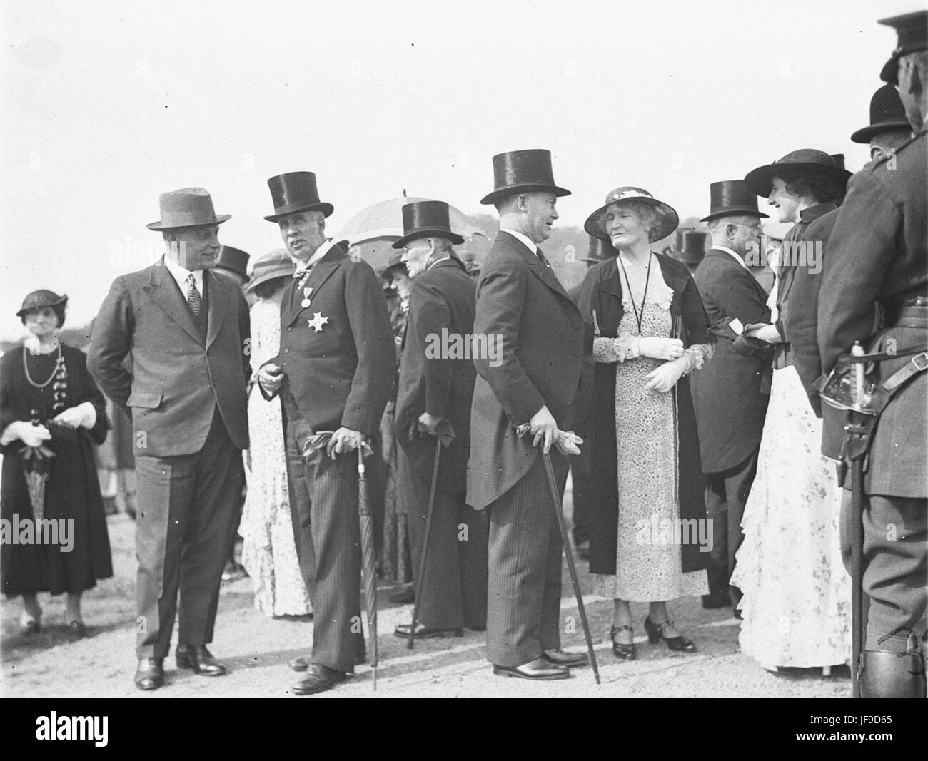 High society group hi-res stock photography and images - Alamy