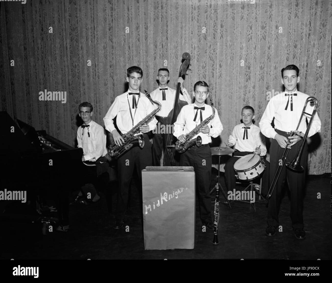 Jazz musicians performing vintage Black and White Stock Photos & Images ...