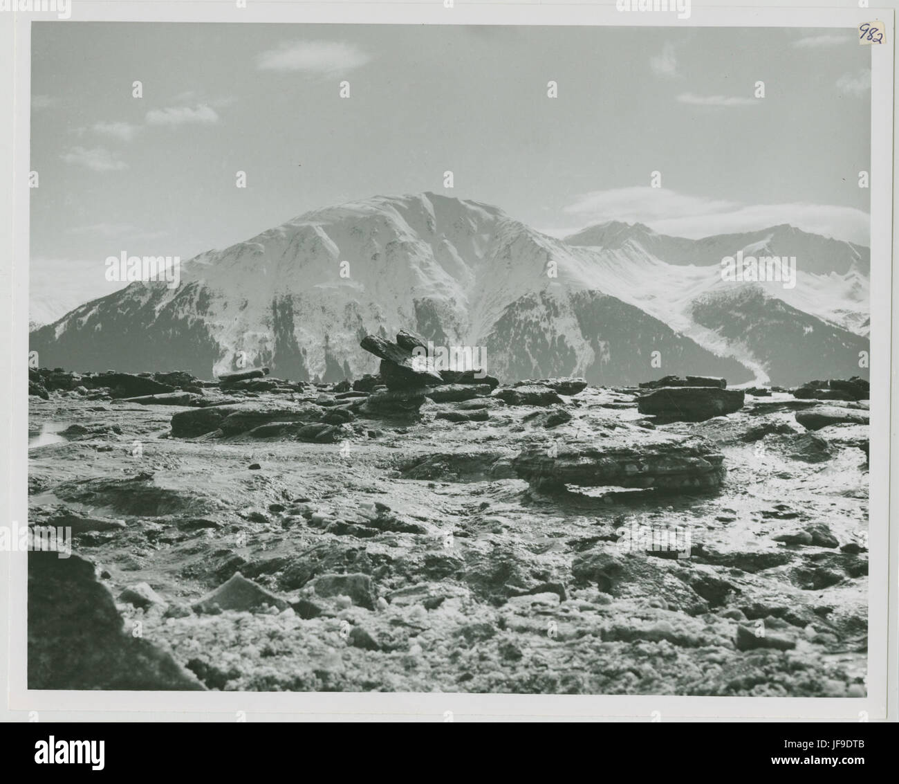 A breathtaking view of the tidal zone along Turnagain Arm in Alaska ...