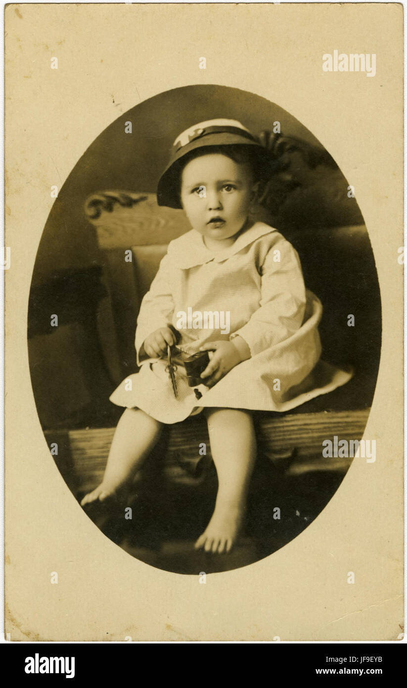 Unidentified child 33794450086 o Stock Photo - Alamy