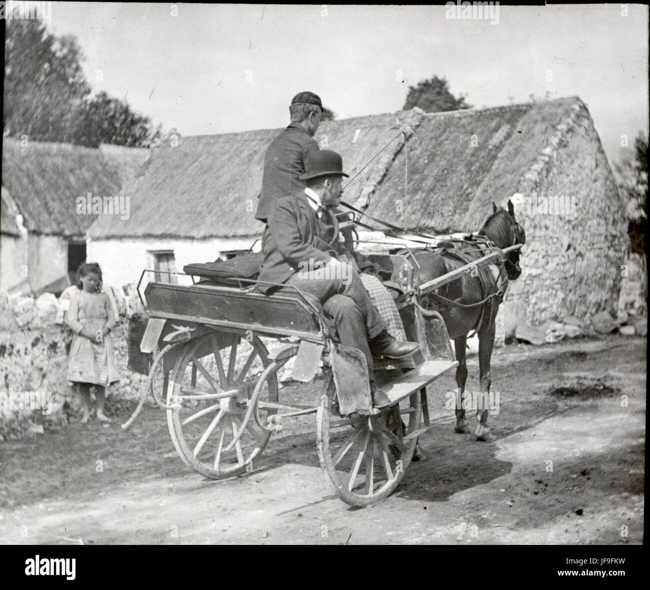 Traditional jaunting car hi-res stock photography and images - Alamy