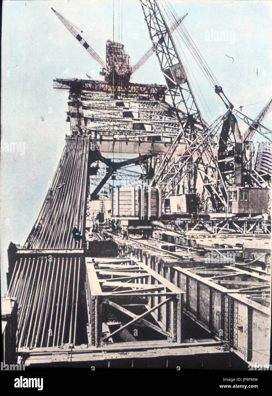 An iconic image of the Sydney Harbour Bridge under construction ...