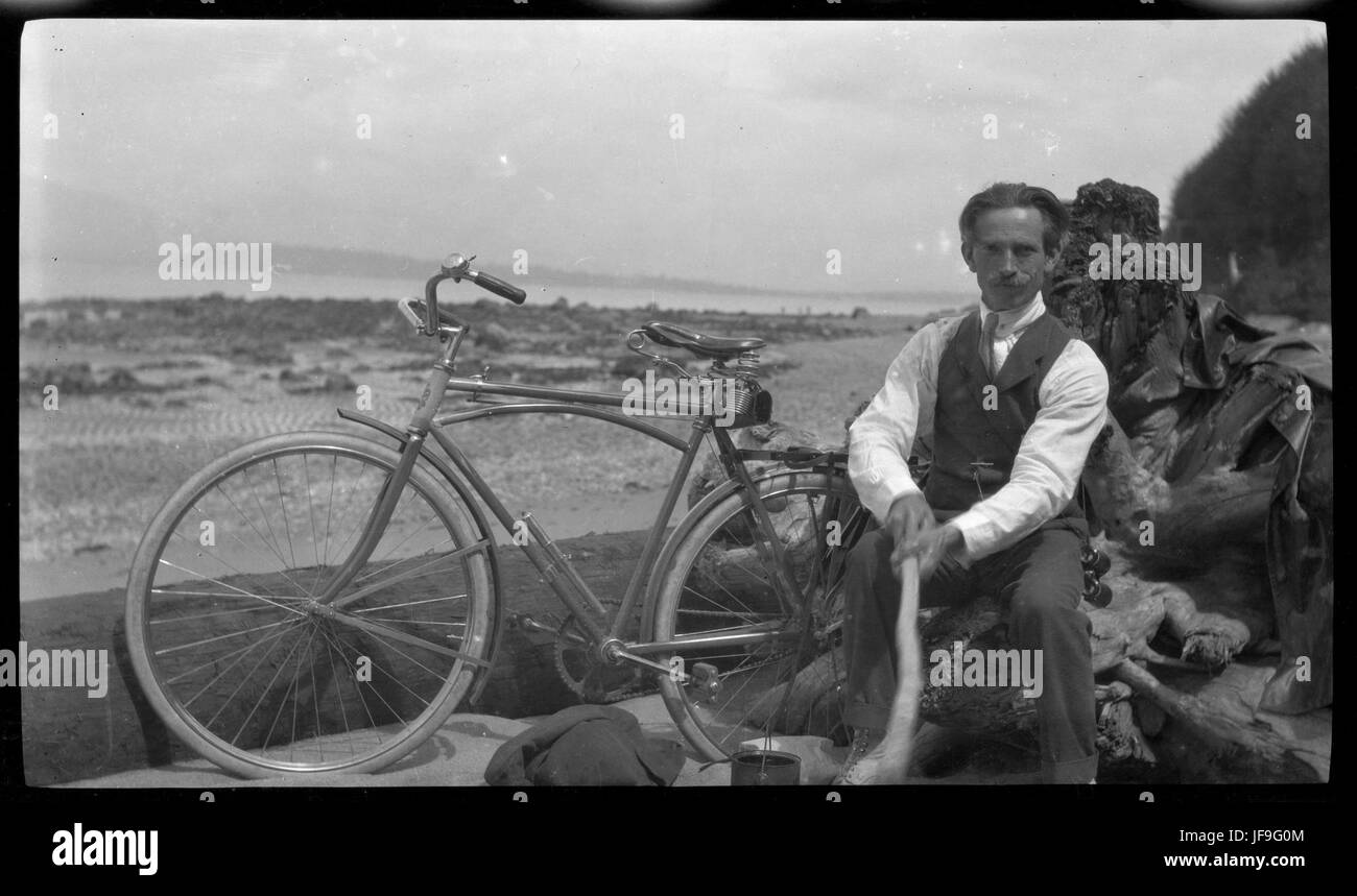 Bicycle gear Black and White Stock Photos & Images - Alamy