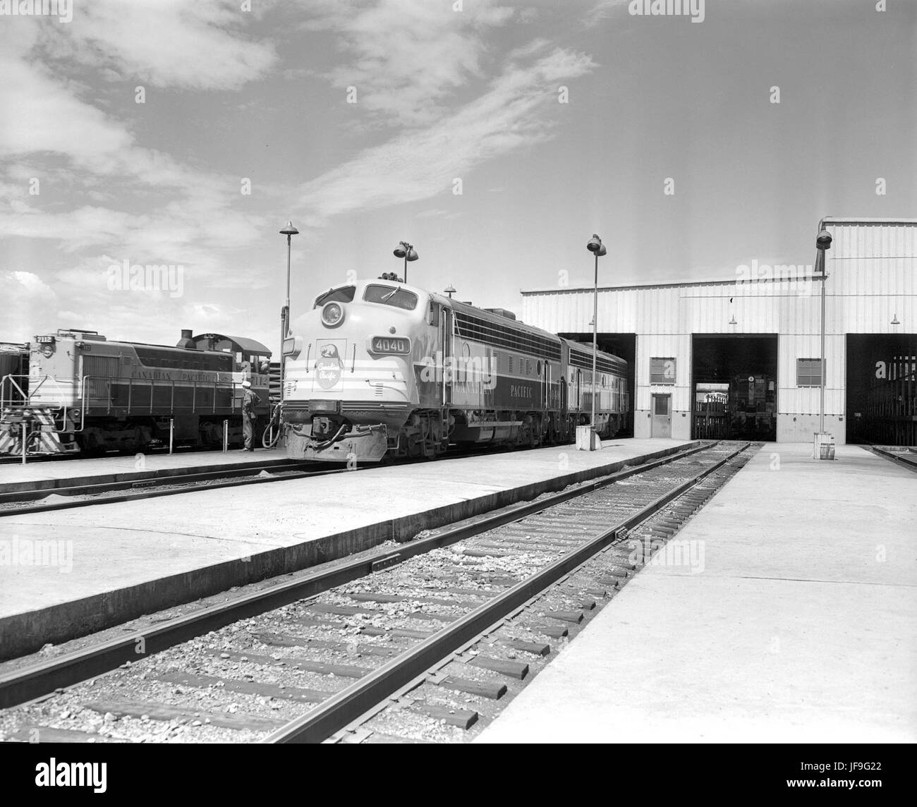 Diesel canadian pacific railway Black and White Stock Photos & Images ...