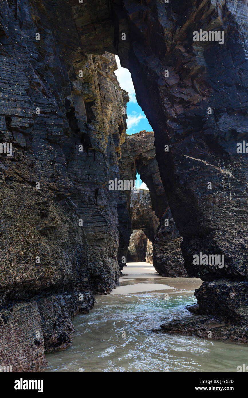 Rock arches beach cathedrals hi-res stock photography and images - Alamy