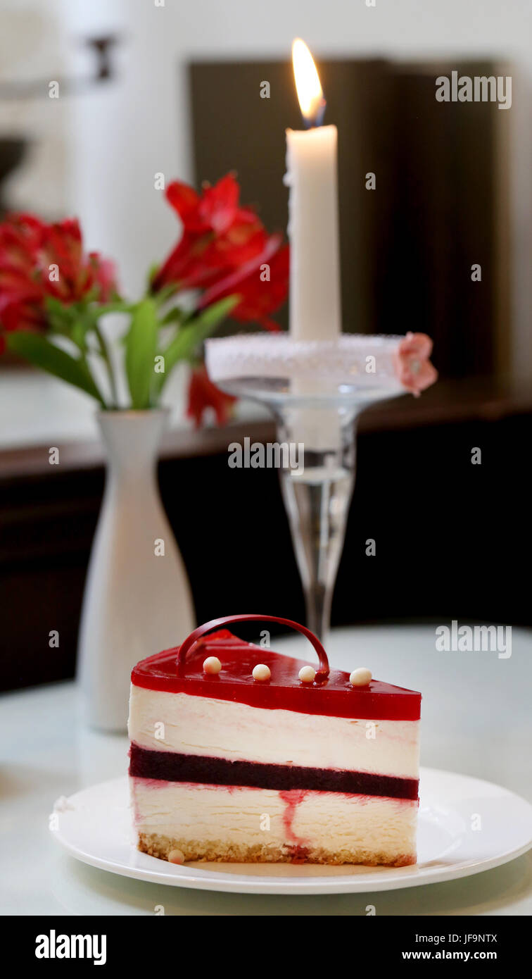 Photo of a delicious cheesecake in a cafe Stock Photo - Alamy