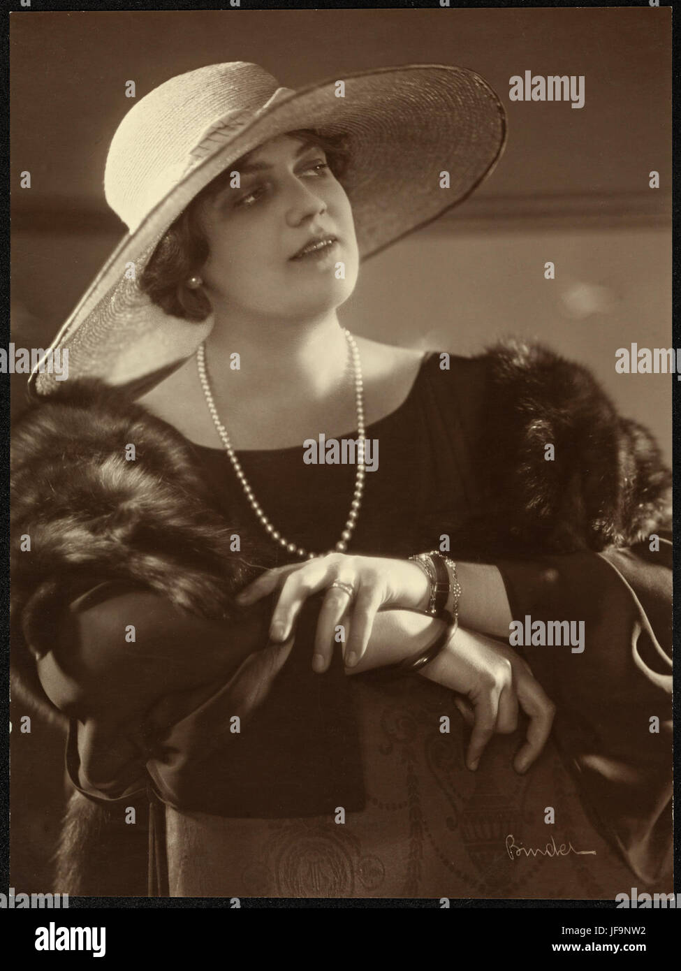 A portrait of Norwegian-American soprano Grace Holst (1892-1975 ...