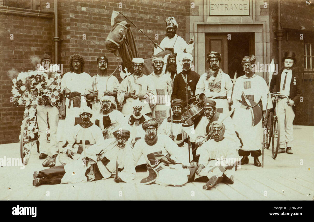 A fascinating photo of St. John Ambulance volunteers in 1922, dressed ...