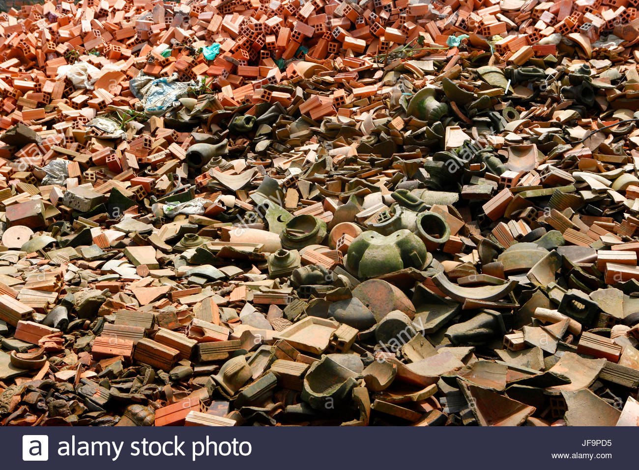 Broken Ceramics Stock Photos & Broken Ceramics Stock Images - Alamy