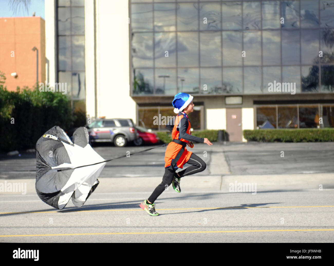 Parachute running hi-res stock photography and images - Alamy