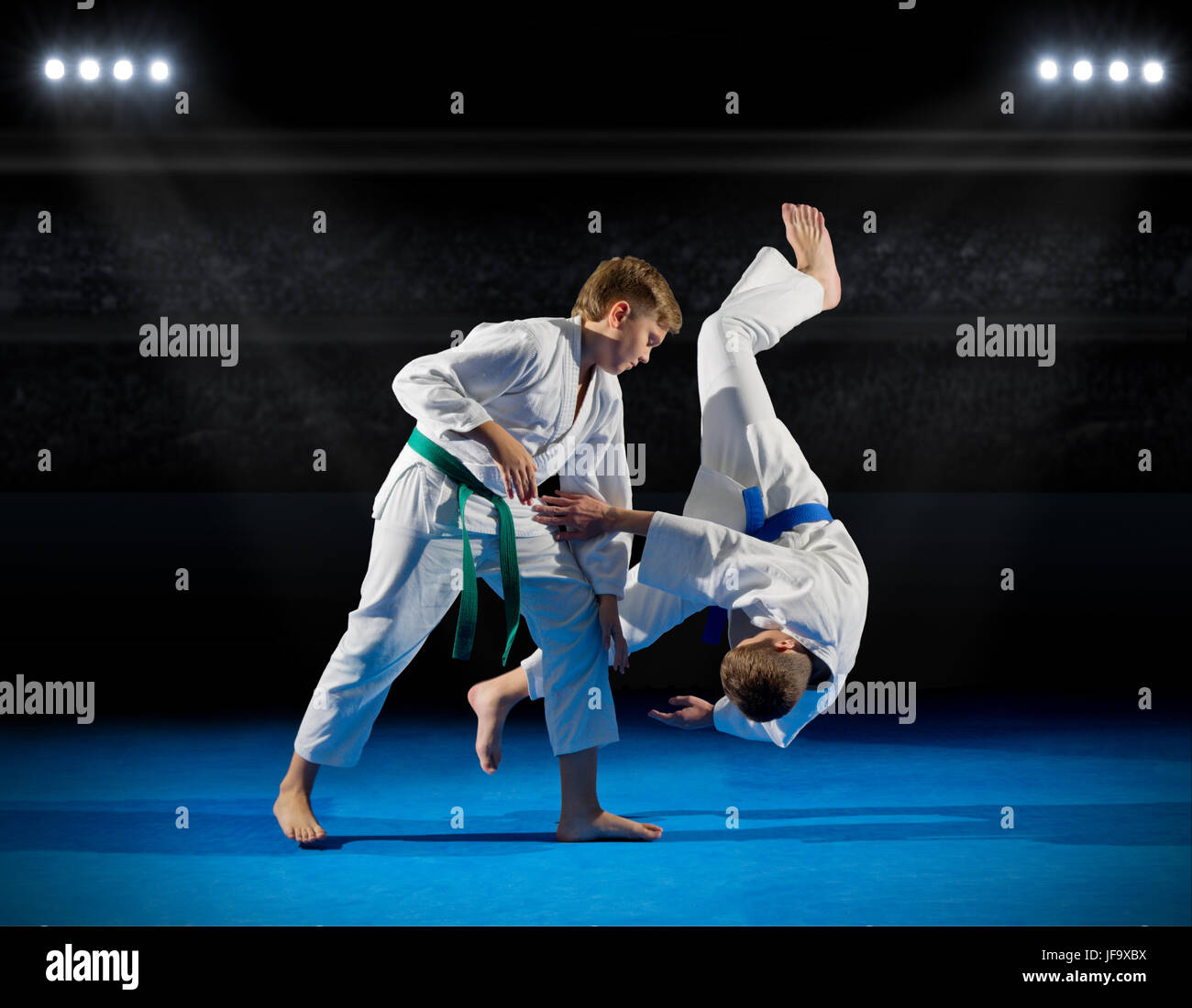 Jungs fighting hi-res stock photography and images - Alamy