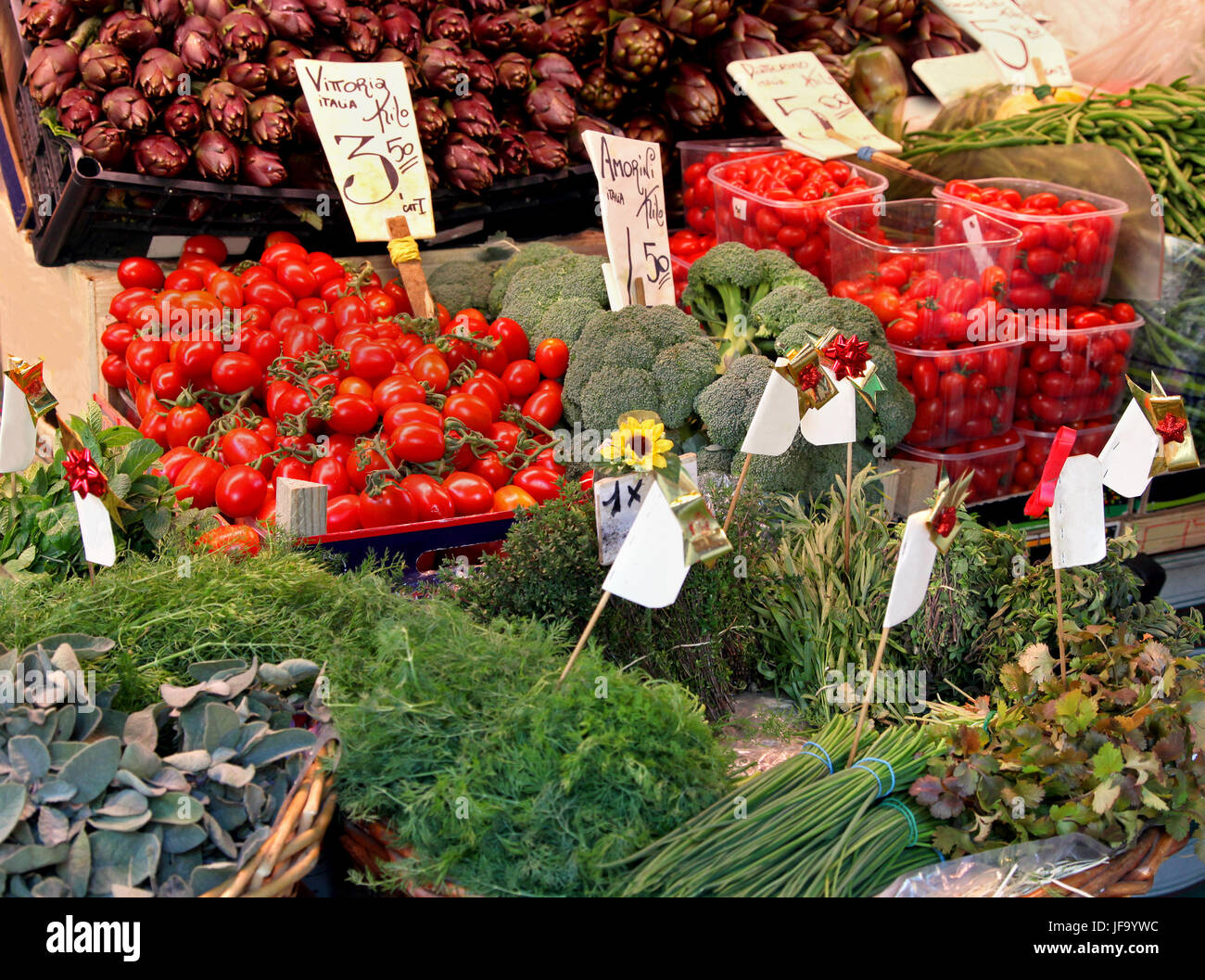 Organic vegetables market stall Stock Photo - Alamy