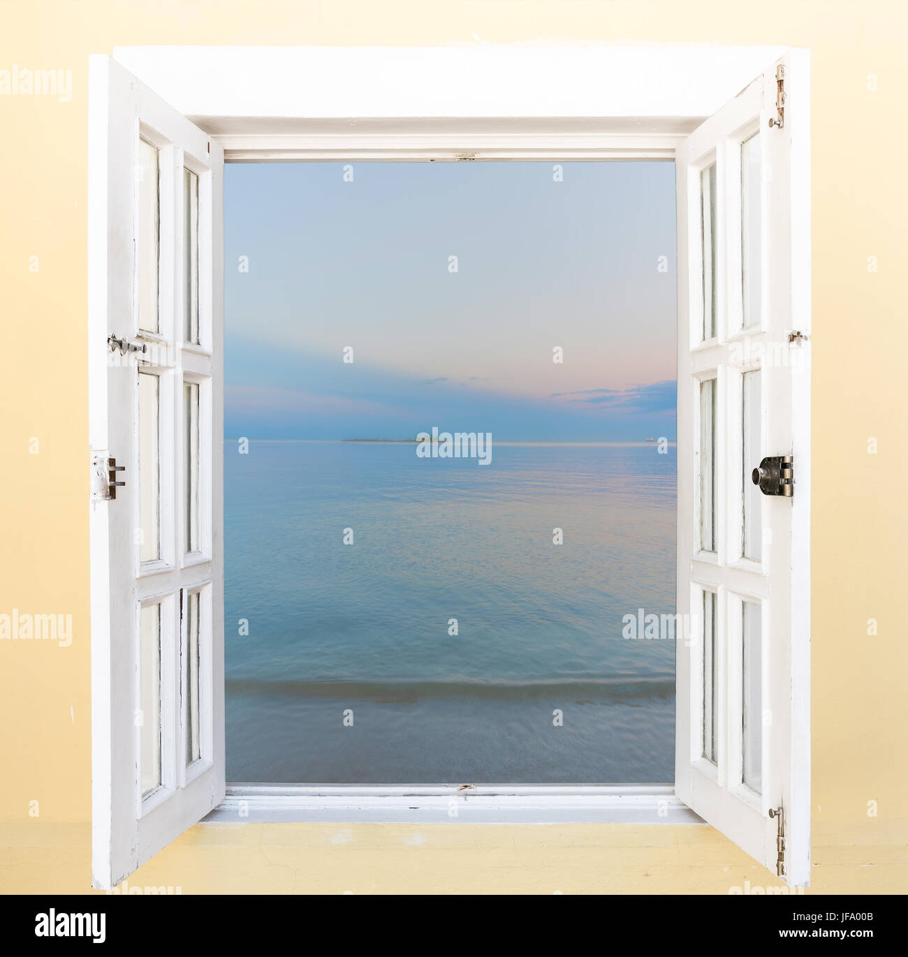 Light reflection from the sea hi-res stock photography and images - Alamy