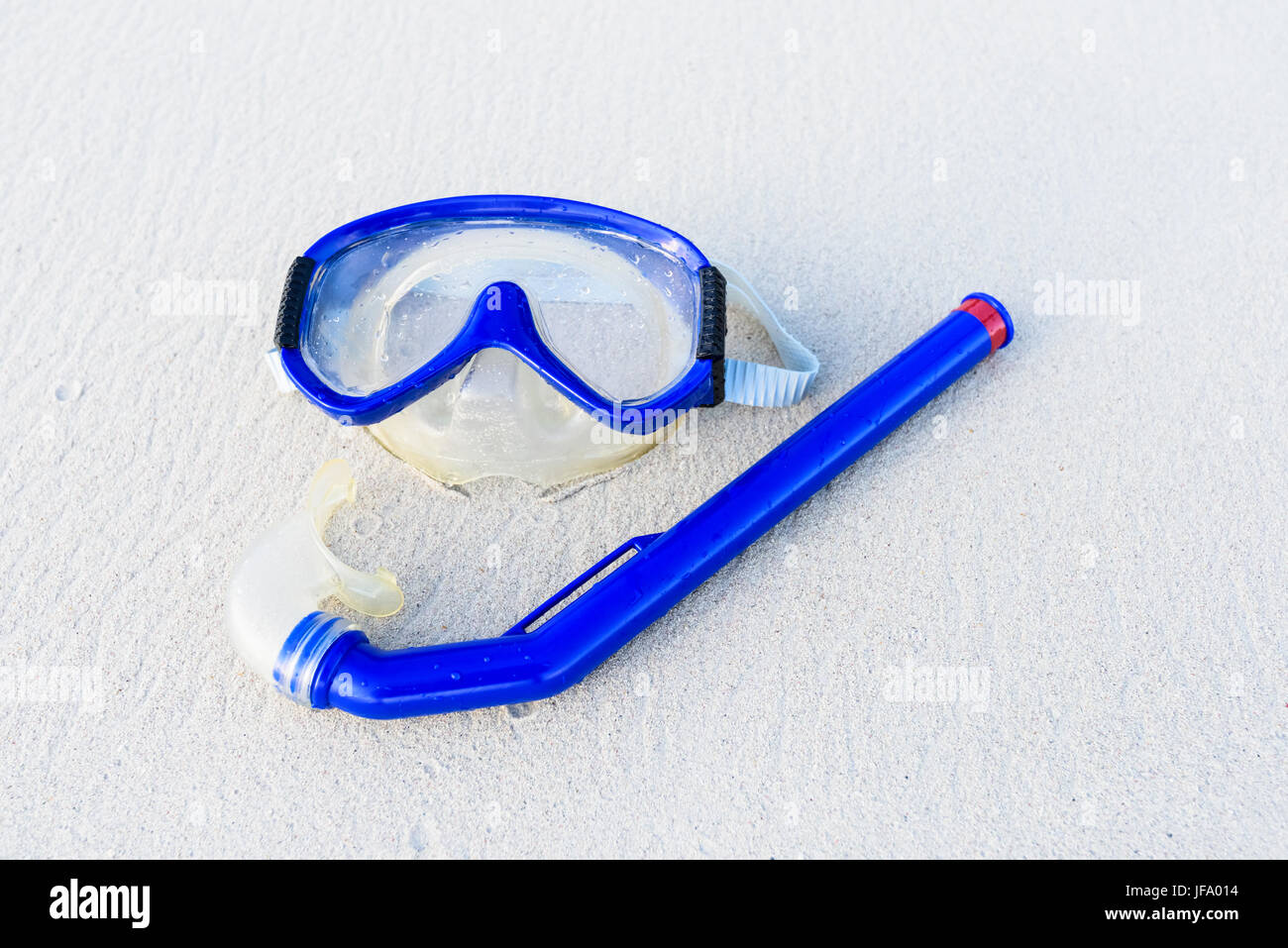 Mask on white sand beach Stock Photo - Alamy
