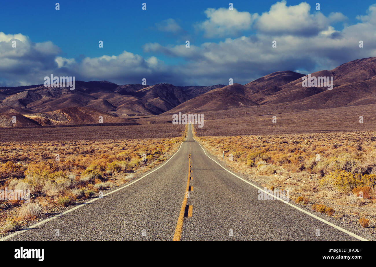Prarie road hi-res stock photography and images - Alamy