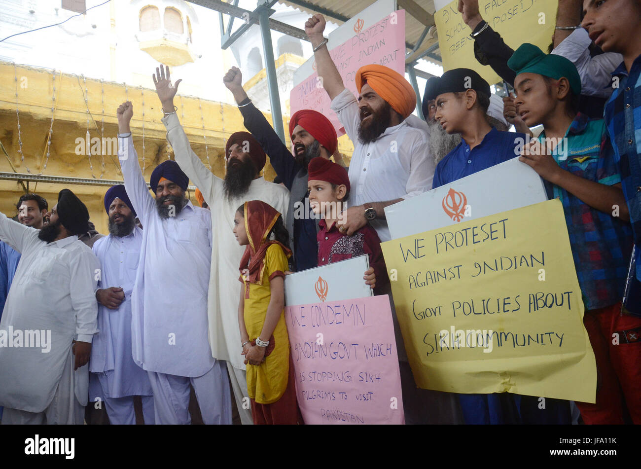 Pakistan community centre hi-res stock photography and images - Alamy