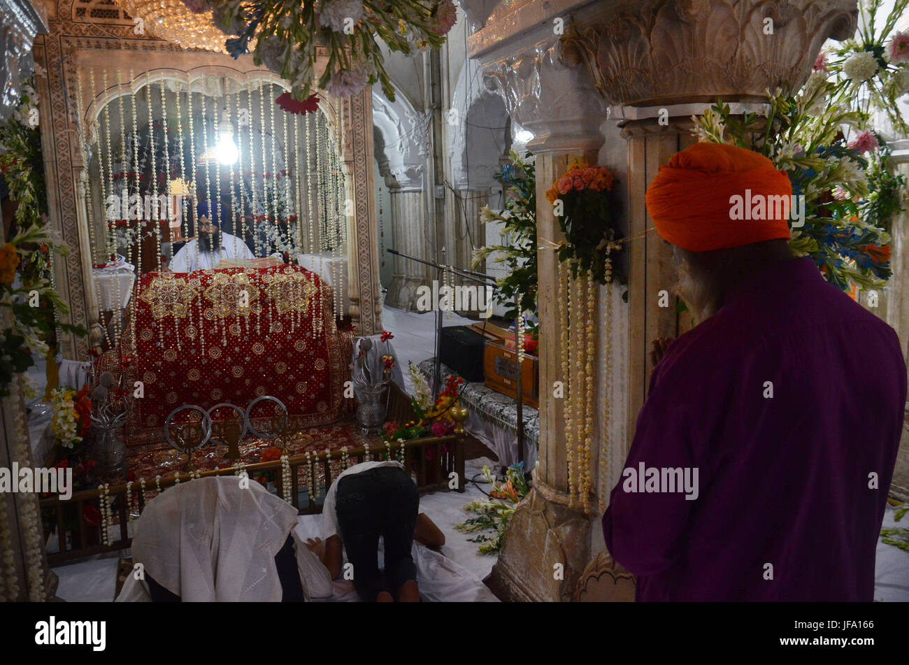 Lahore, Pakistan. 30th June, 2017. Pakistani members of Sikhs community ...