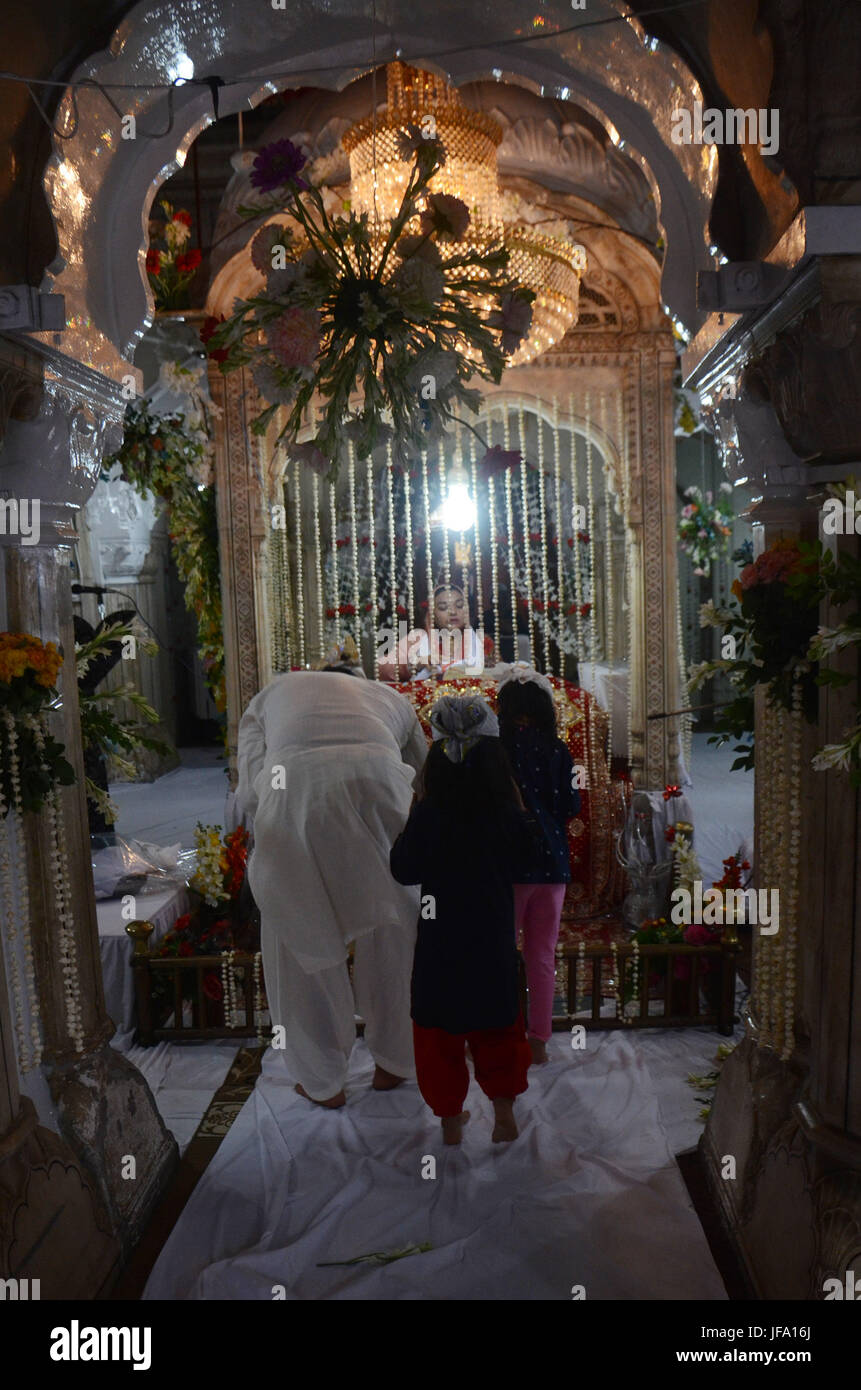 Lahore, Pakistan. 30th June, 2017. Pakistani members of Sikhs community ...