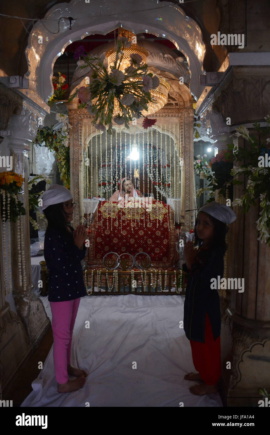 Lahore, Pakistan. 30th June, 2017. Pakistani members of Sikhs community ...