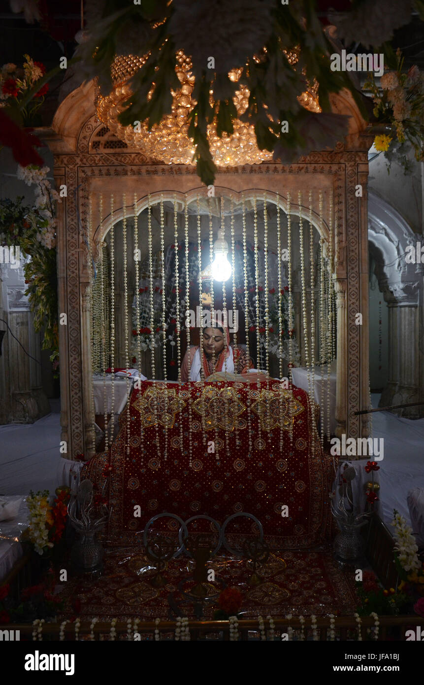 Lahore, Pakistan. 30th June, 2017. Pakistani members of Sikhs community ...