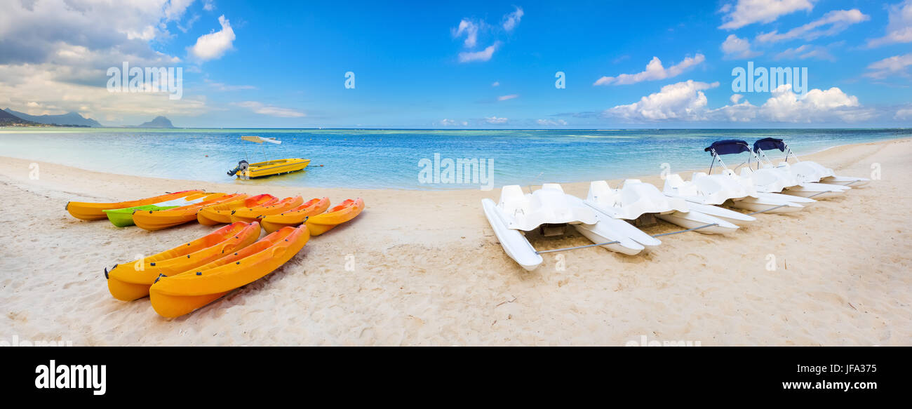 Kayaks at Wolmar beach. Mauritius Stock Photo - Alamy