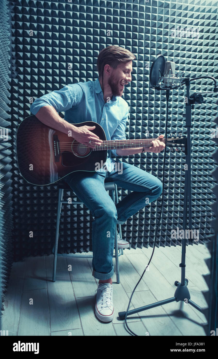 Pop guitarist hi-res stock photography and images - Alamy