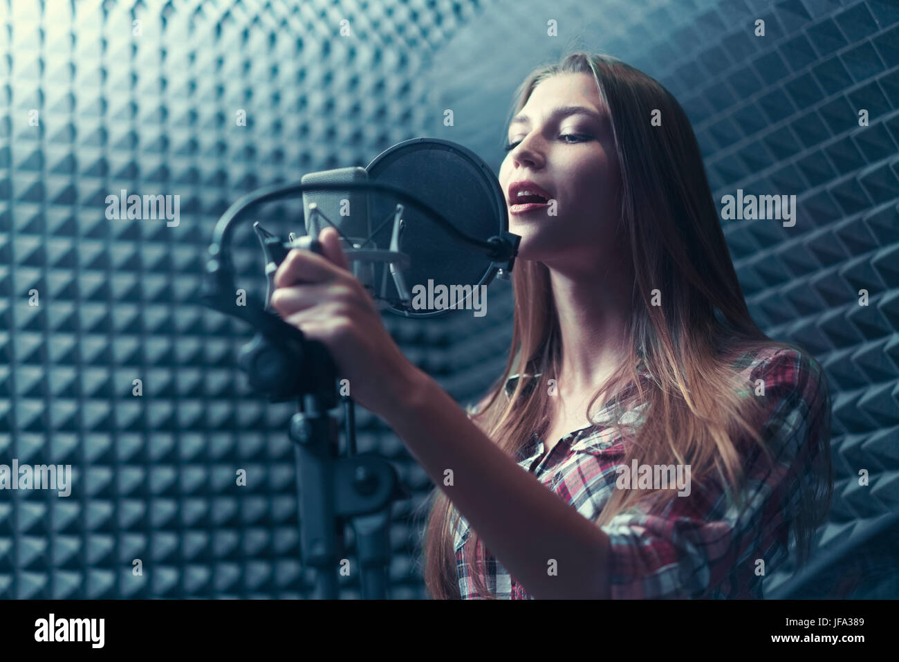 Attractive singer hi-res stock photography and images - Alamy