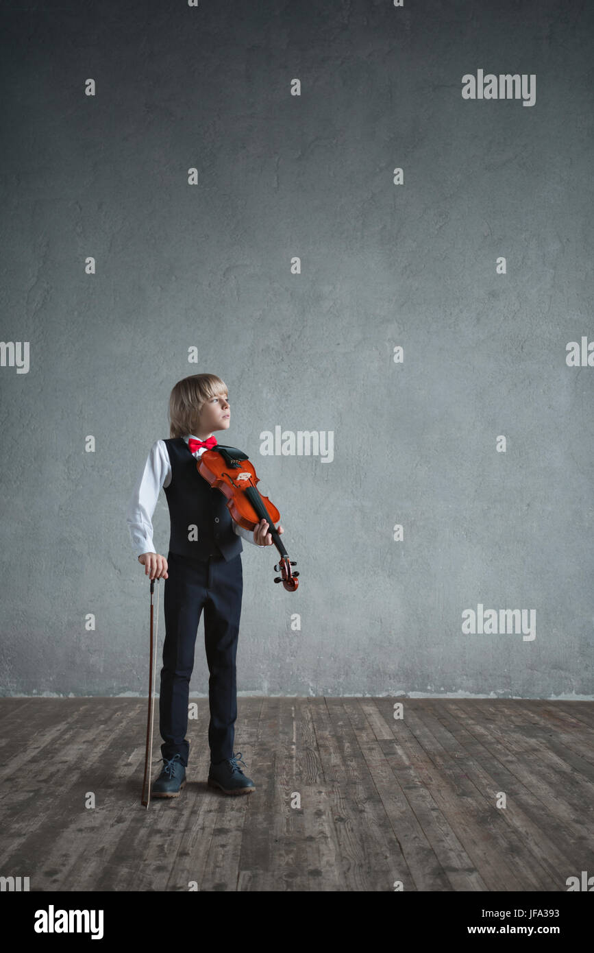Performer string hi-res stock photography and images - Alamy