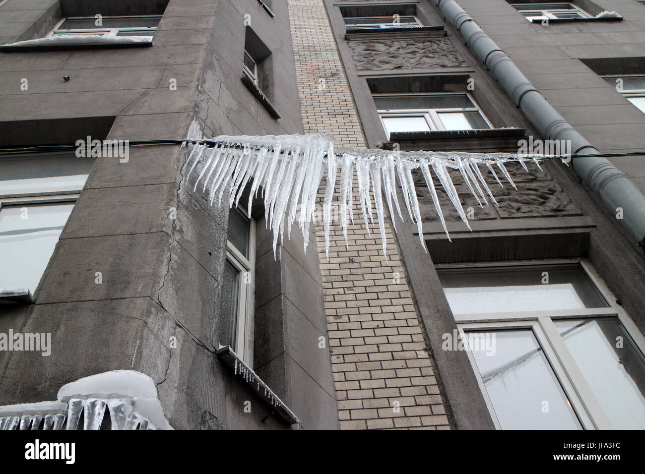 large icicles on the wire Stock Photo - Alamy
