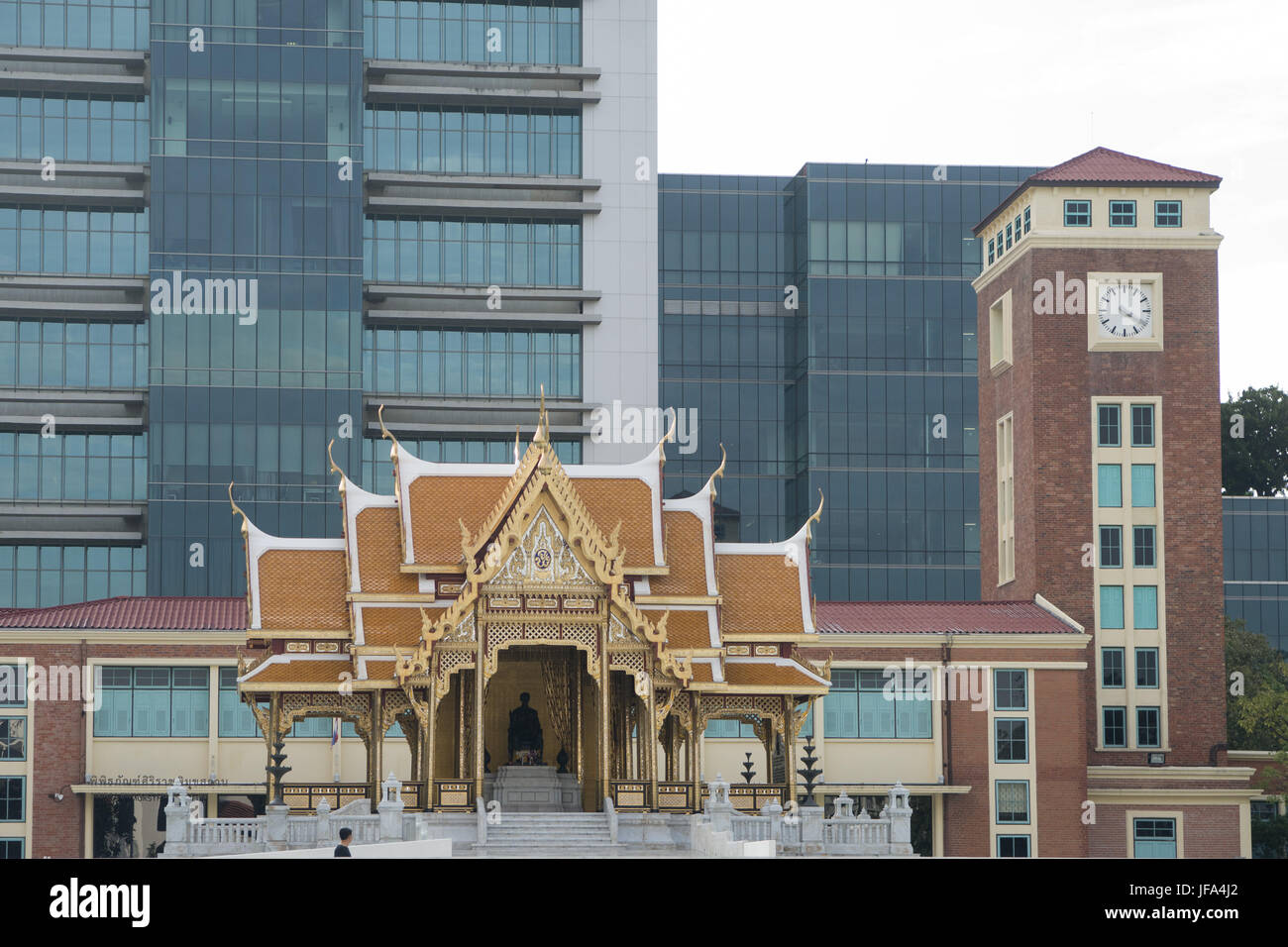 THAILAND BANGKOK SIRIRAJ HOSPITAL TEMPLE Stock Photo - Alamy