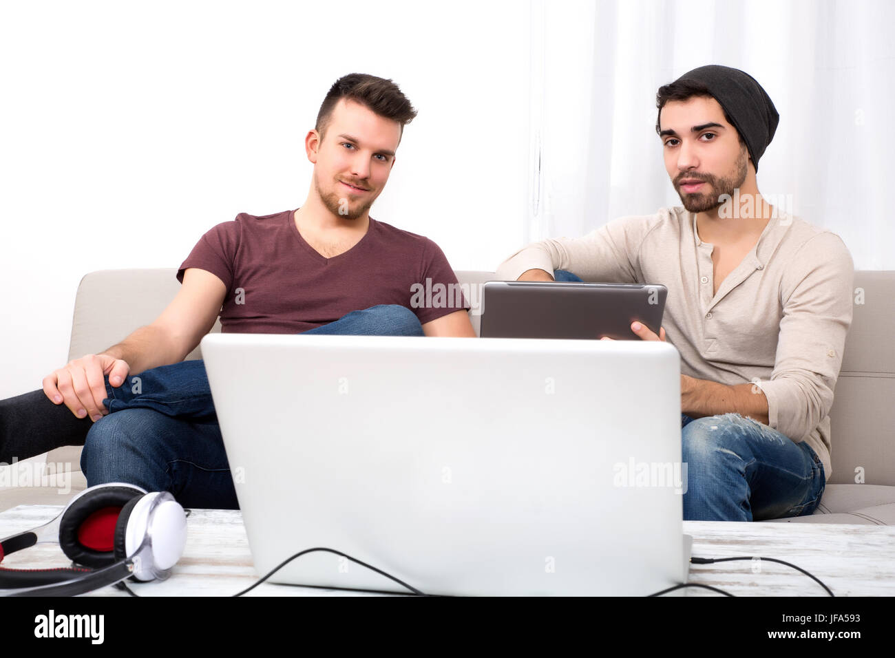 Two guy using virtual hi-res stock photography and images - Alamy