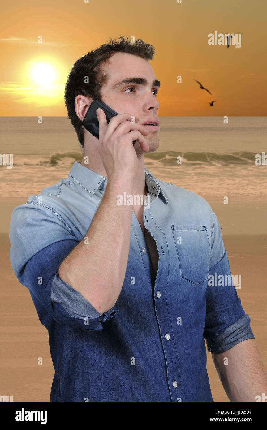 Man on phone hi-res stock photography and images - Alamy