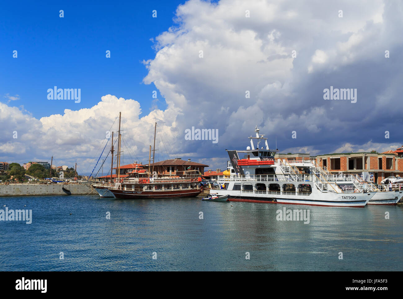 Ships in the port Stock Photo - Alamy