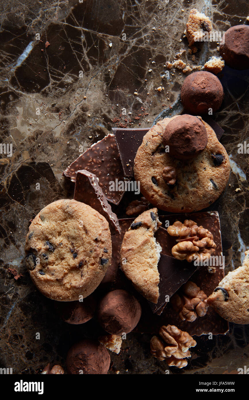 Fresh chocolate chip cookies Stock Photo - Alamy