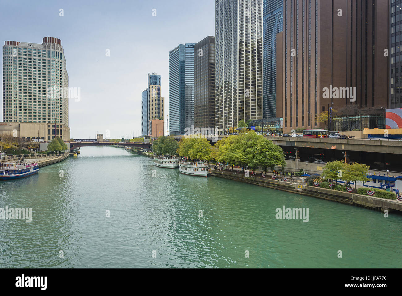 Chicago downtown riverside Stock Photo - Alamy