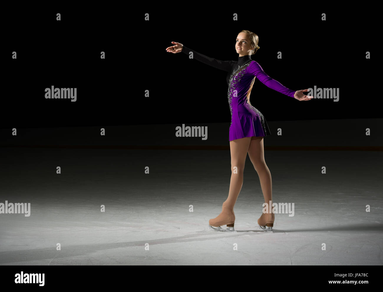 Girl ice skater hi-res stock photography and images - Alamy